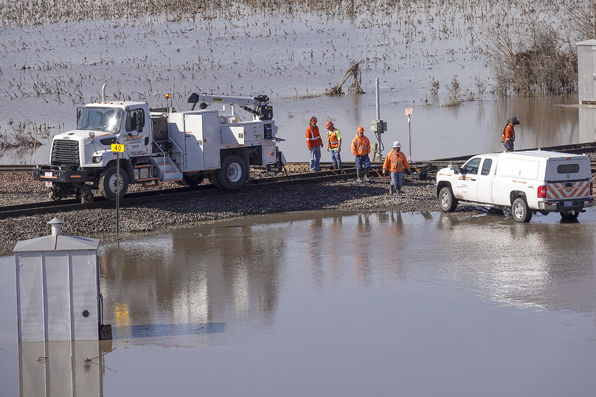 Midwest Flooding Recovery: Rollin' on the river - Railway Track and ...