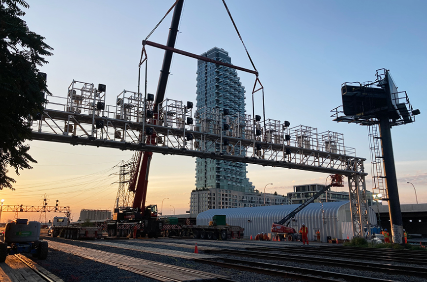 Two signal structures installed on Metrolinx transit network in Toronto ...
