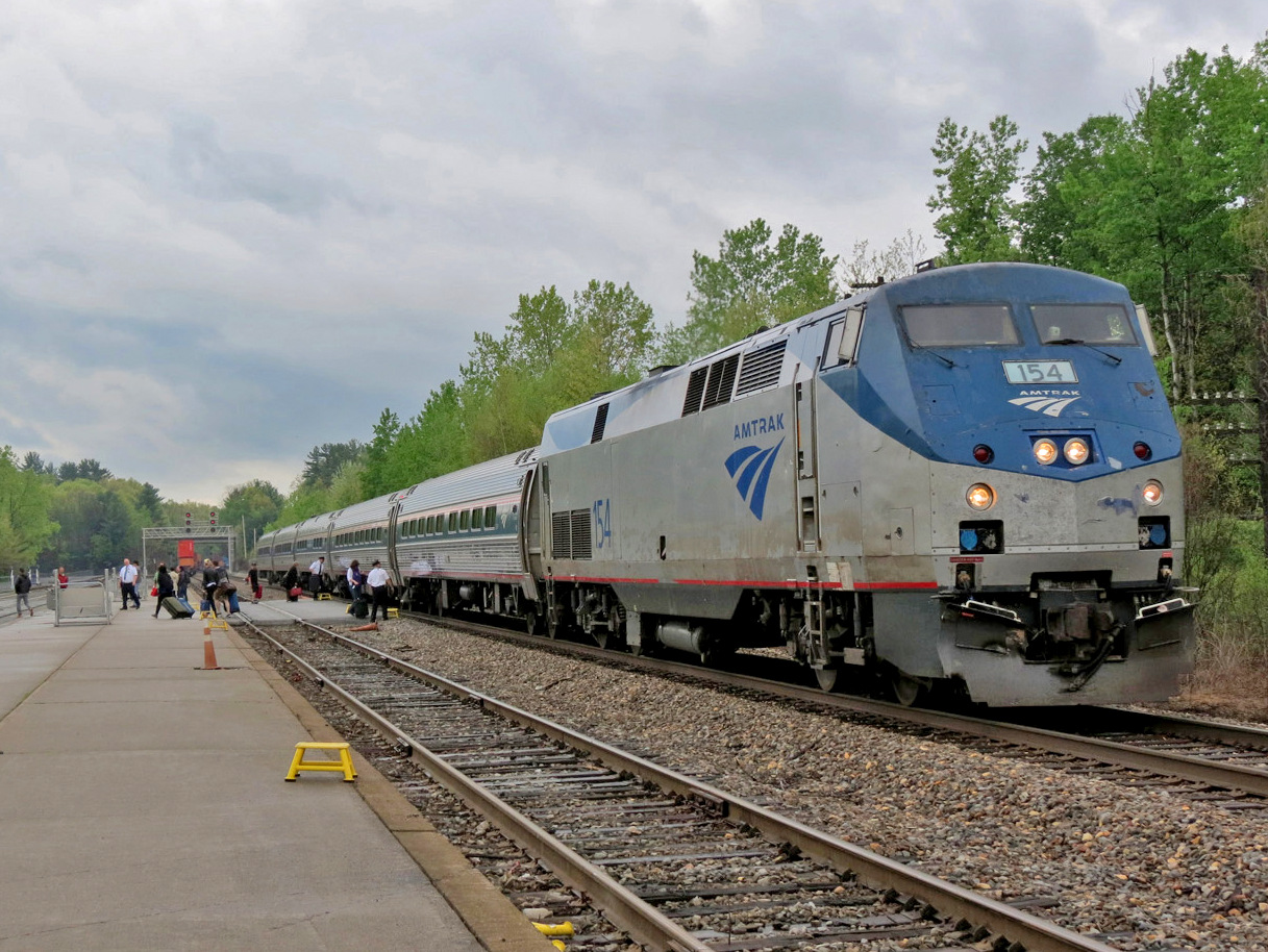 Canadian Pacific places five locomotives with military paint schemes in ...