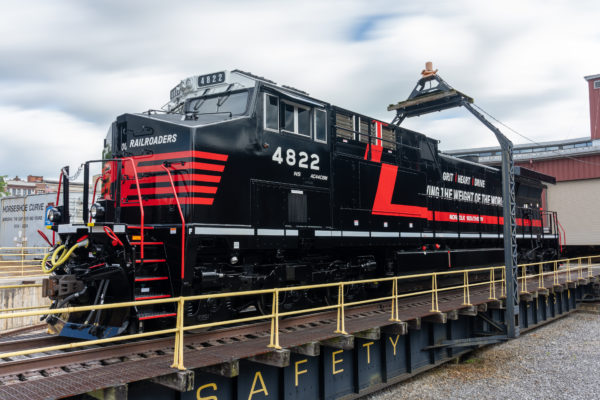 Watch: Norfolk Southern Introduces 'Thank A Railroader' Locomotive ...