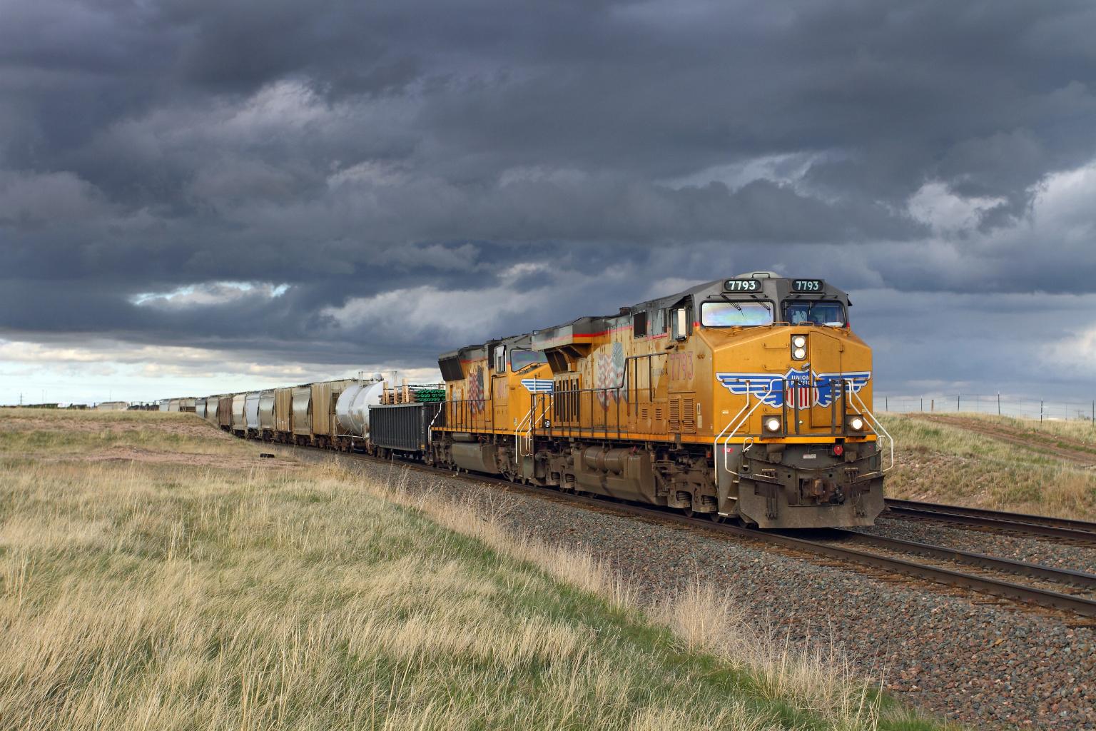 Canadian Pacific places five locomotives with military paint schemes in ...